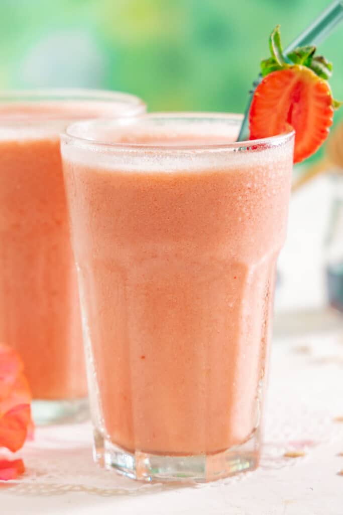 How To Make Oatmeal Smoothie with Strawberry - Tia Clara