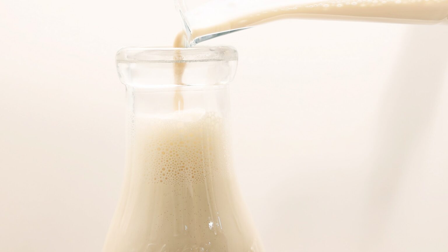 How to Make Homemade Evaporated Milk - Tia Clara