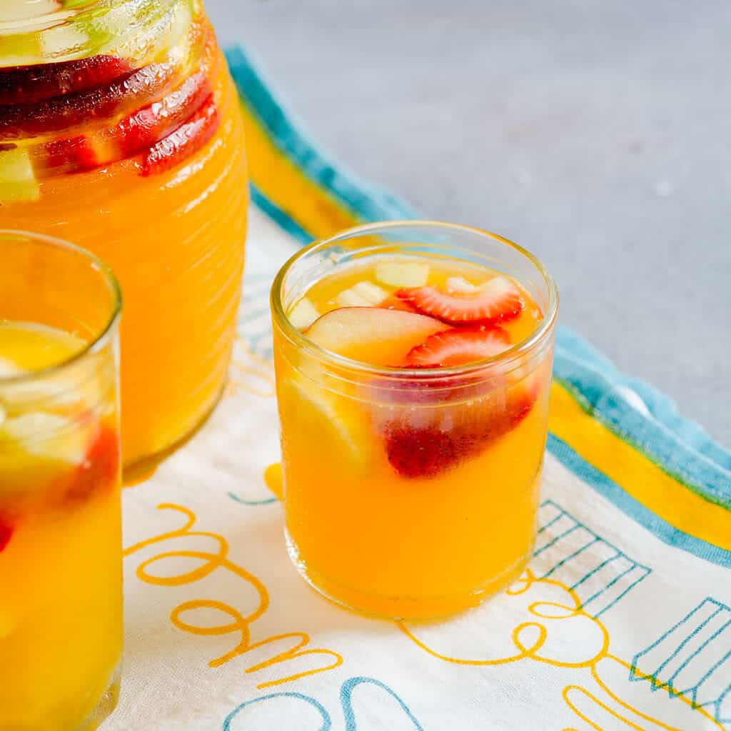 Orancello Recipe (Homemade Orange Liqueur) - Tia Clara